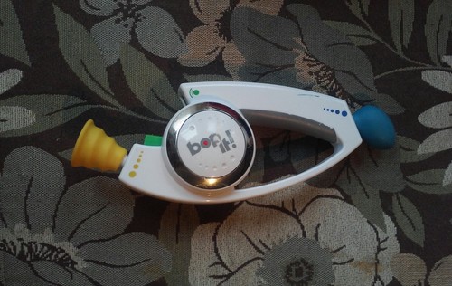 Hasbro 2008 Bop It with Shout Electronic Handheld Game Twist Pull Bopit ...