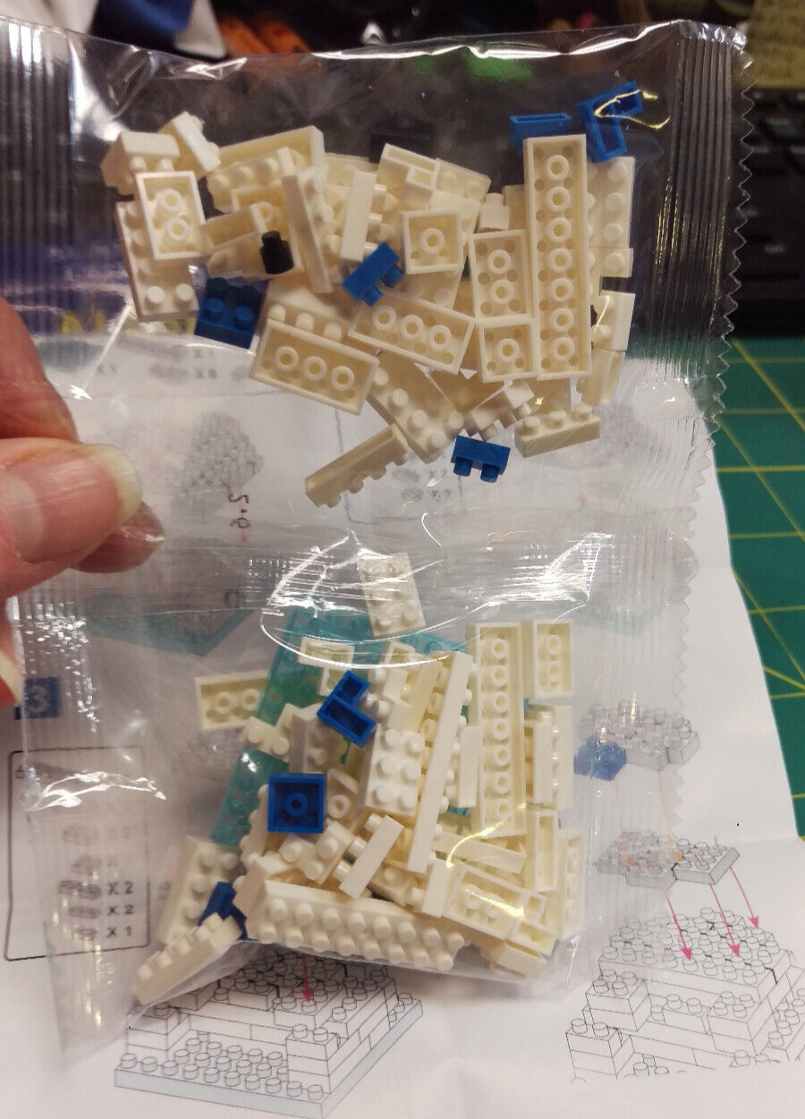 Alaska Blocks 102 piece Micro Locking Block Building Set & directions ...