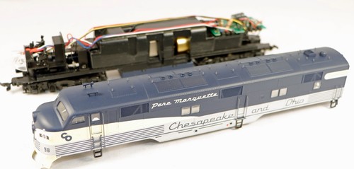 PROTO 2000 #21075 E7 Powered Diesel Locomotive C&O/PM #98 1/87 HO Scale ...