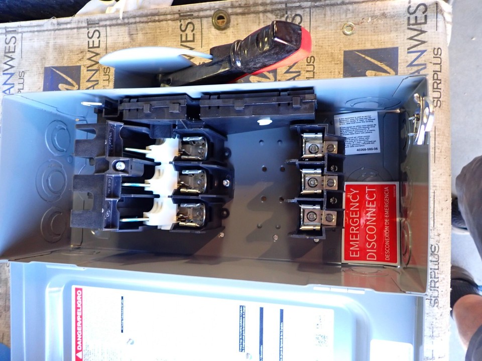 New in box Square D H361 30 amp 600 volt Fused Indoor 3 Phase ...