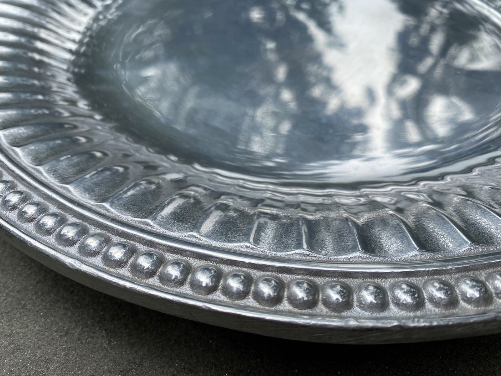 The Wilton Co. Round Decorative Serving 13.5” Platter Metalware Pewter ...