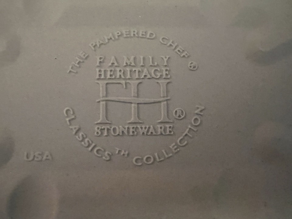 The Pampered Chef Family Heritage Collection Stoneware Bread Loaf 9x5 ...