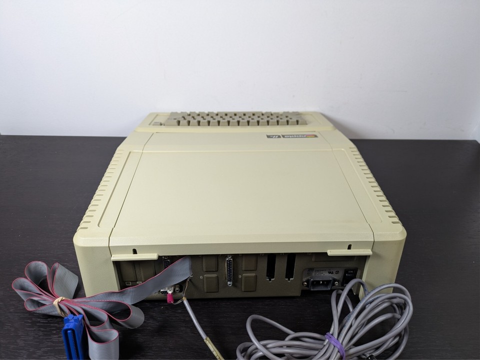 Vintage Apple lle Computer w/ Grappler+ Orange Micro 10982 A2S2064 ...