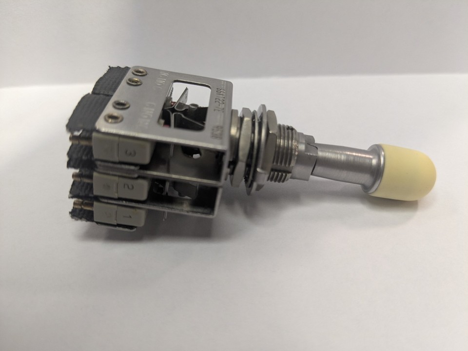Honeywell 66AT22-7E Toggle Switch – 6PDT, 3-Position, 7A / 28VDC | eBay