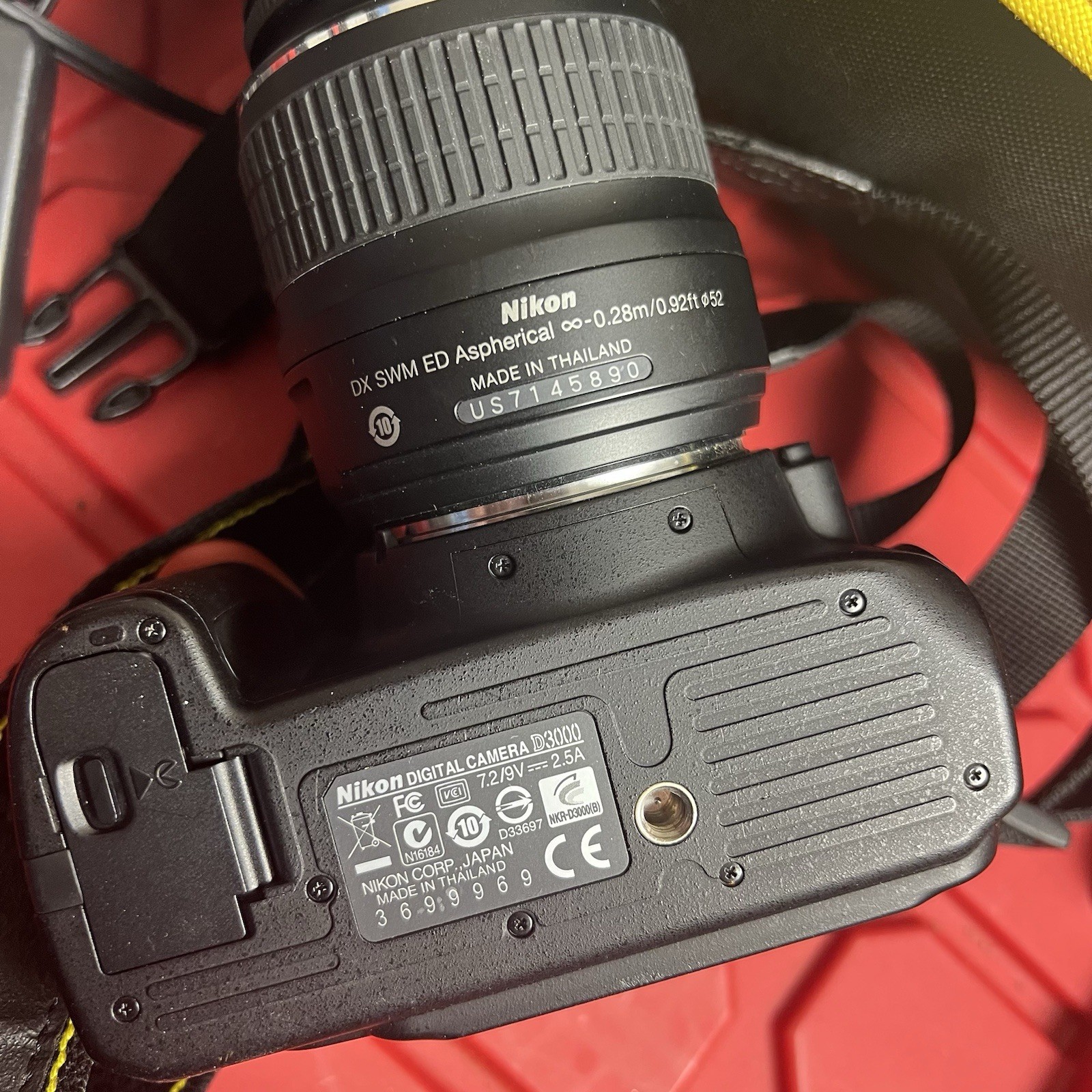 Nikon D3000 10.2 MP DSLR Camera Kit Extra Lense Carrying Case Charger ...