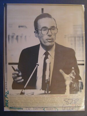 AP Wire Press Photo 1980 Dr Howard Hiatt Dean of Harvard School of ...