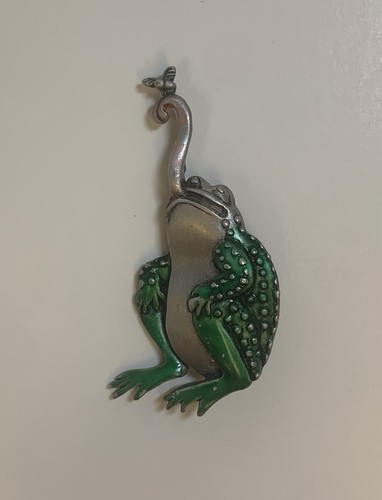 JJ Jonette Brooch Pewter Pin Frog Catching Bug Jewelry Green Toad Fly ...