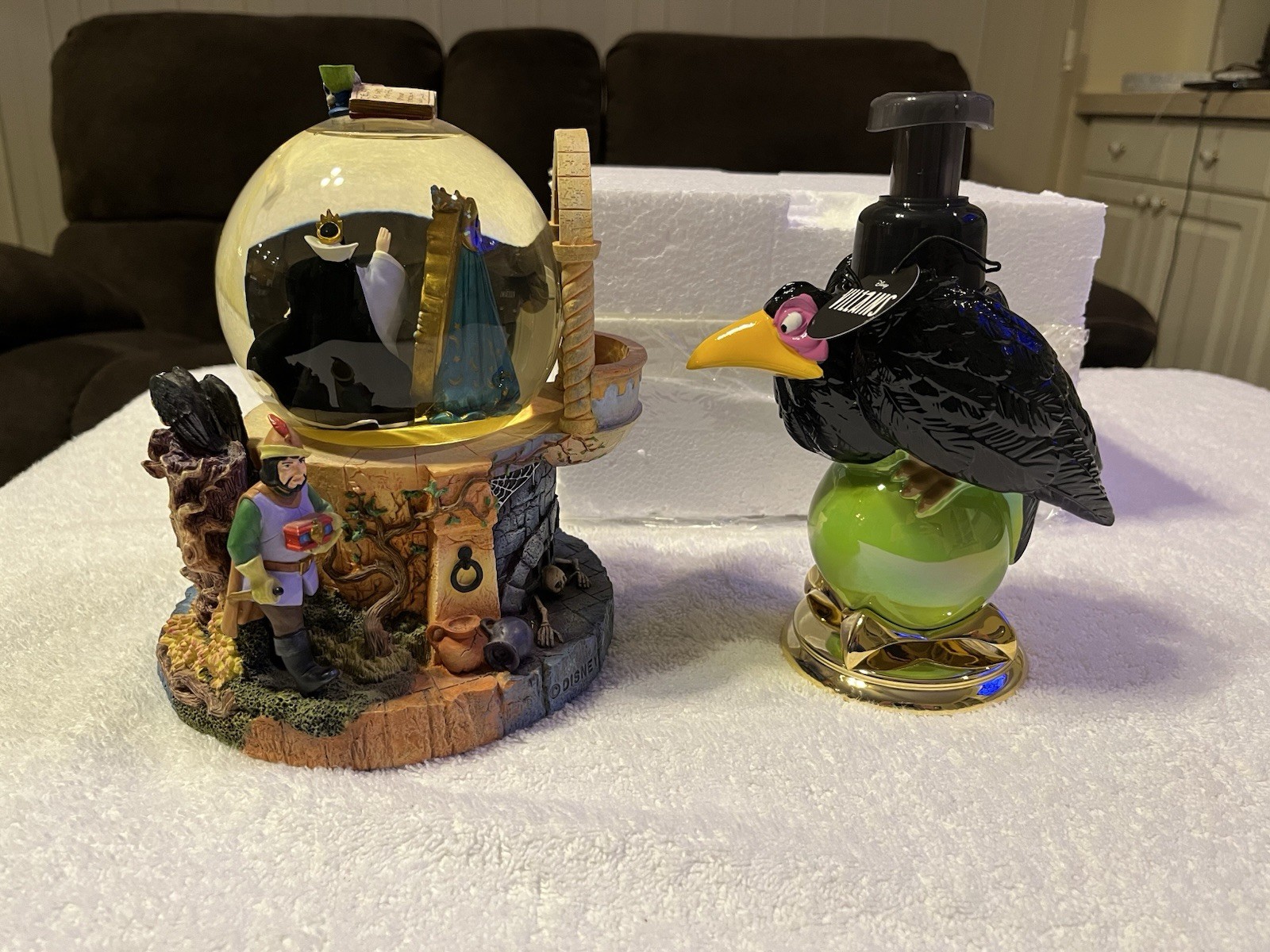 Disney Villains Snow White Evil Queen Magic Mirror Snowglobe Tested ...