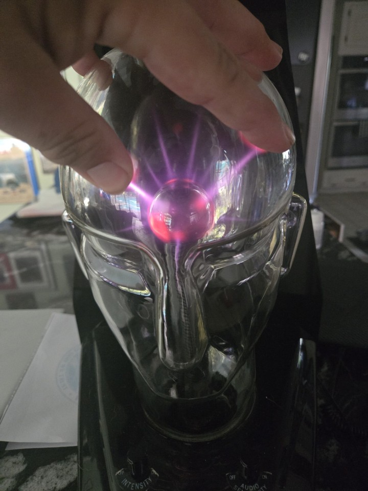 Vintage Brainstorm Nebula Glass Alien Head Plasma Lamp. Works, great ...