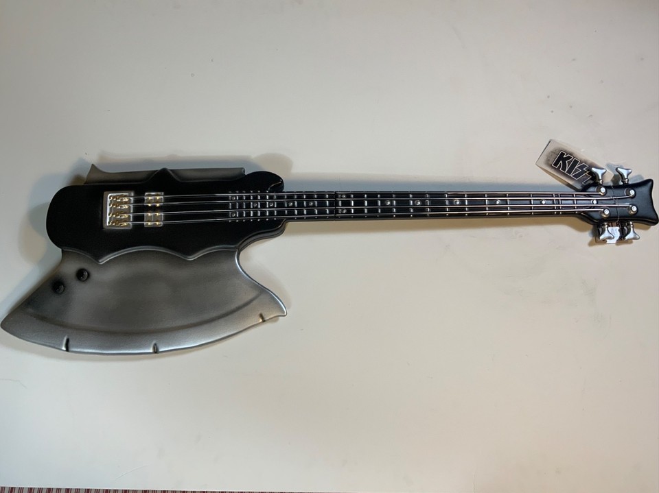 GENE SIMMONS (KISS) - Full Size Axe Replica Prop Bass Guitar! 🔥🔥🔥 | eBay