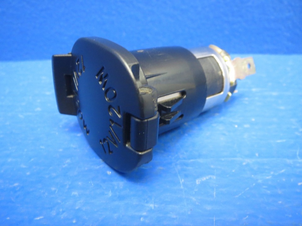 2000 TOYOTA 4RUNNER CONSOLE CENTER FRONT LOWER POWER OUTLET 12V/120W ...