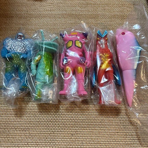 Ultraman Kaiju Colors 5-Figure Set Gigas Kanegon King Joe Baltan ...