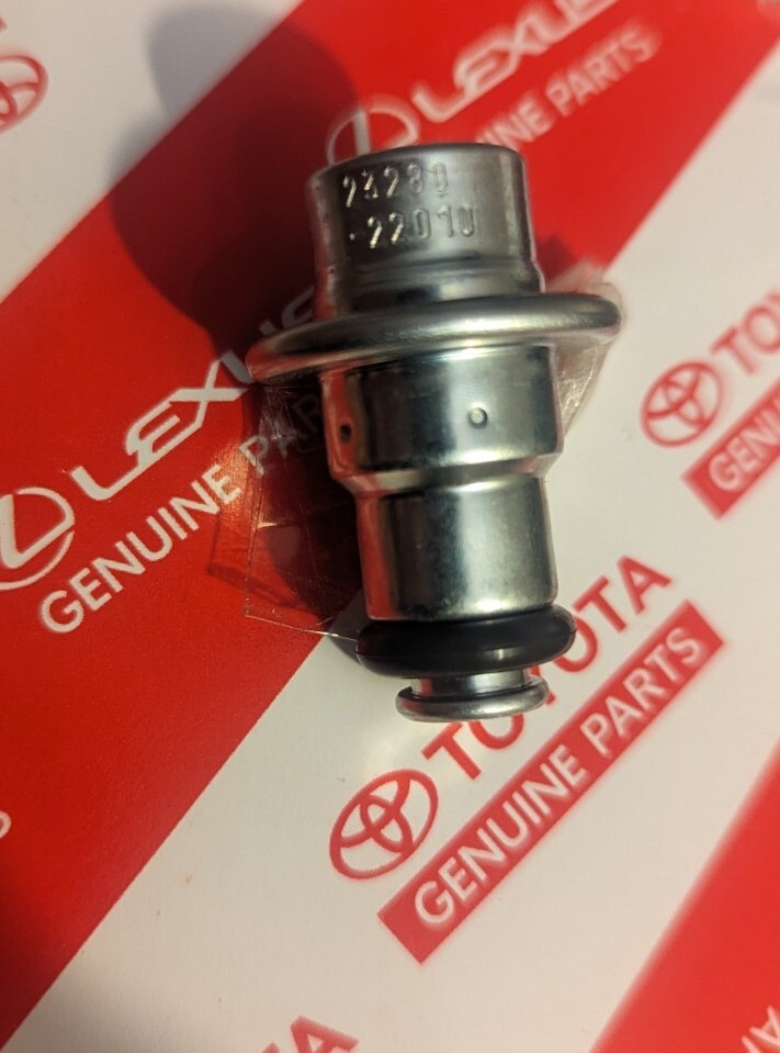Genuine Toyota Fuel Injection Pressure Regulator 23280-22010 OEM In ...