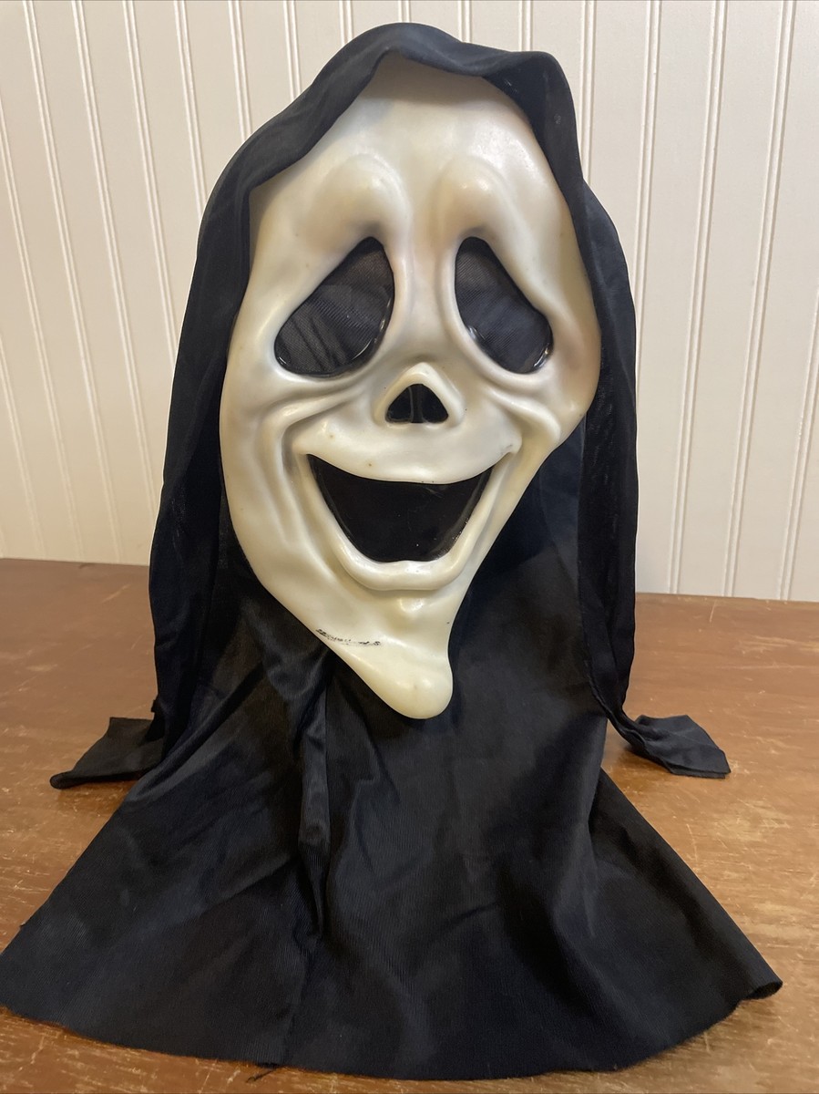 Scream Mask Smiling