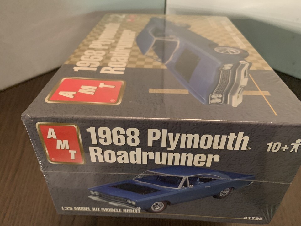 AMT/Ertl 1968 '68 Plymouth Roadrunner Vintage 2004 1:25 Model Kit NEW ...