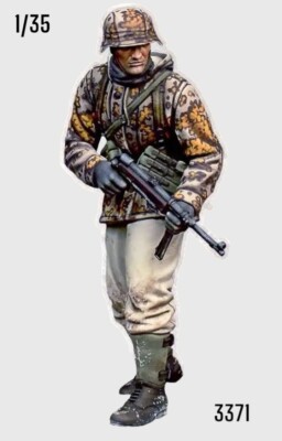 1/35 Resin Figure WW2 German Waffen SS Soldier Crouching w/MP40 Model ...
