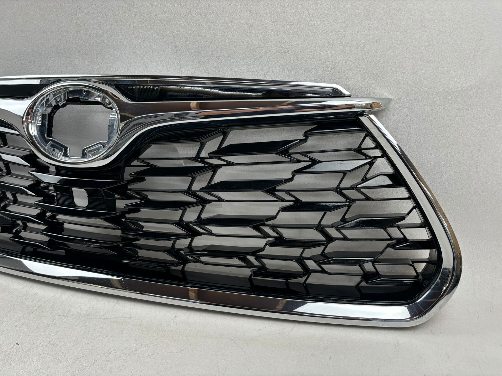 2020-2024 TOYOTA HIGHLANDER GRILLE ASSEMBLY OEM FRONT CENTER GRILL ...
