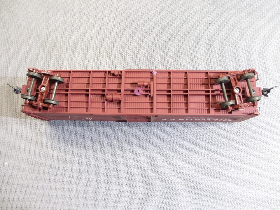 High-End HO 50' Milwaukee Road Ribbed Boxcar METAL Wheels KADEE | eBay