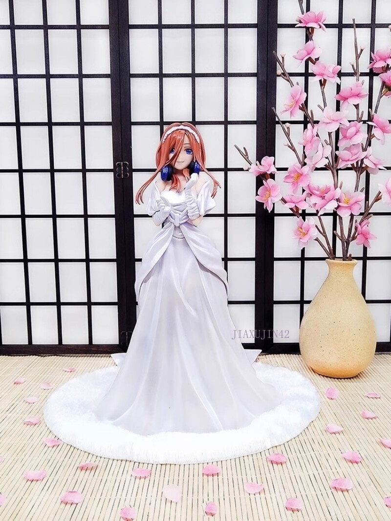 Quintessential quintuplets wedding dress | Beachweddingtips.com