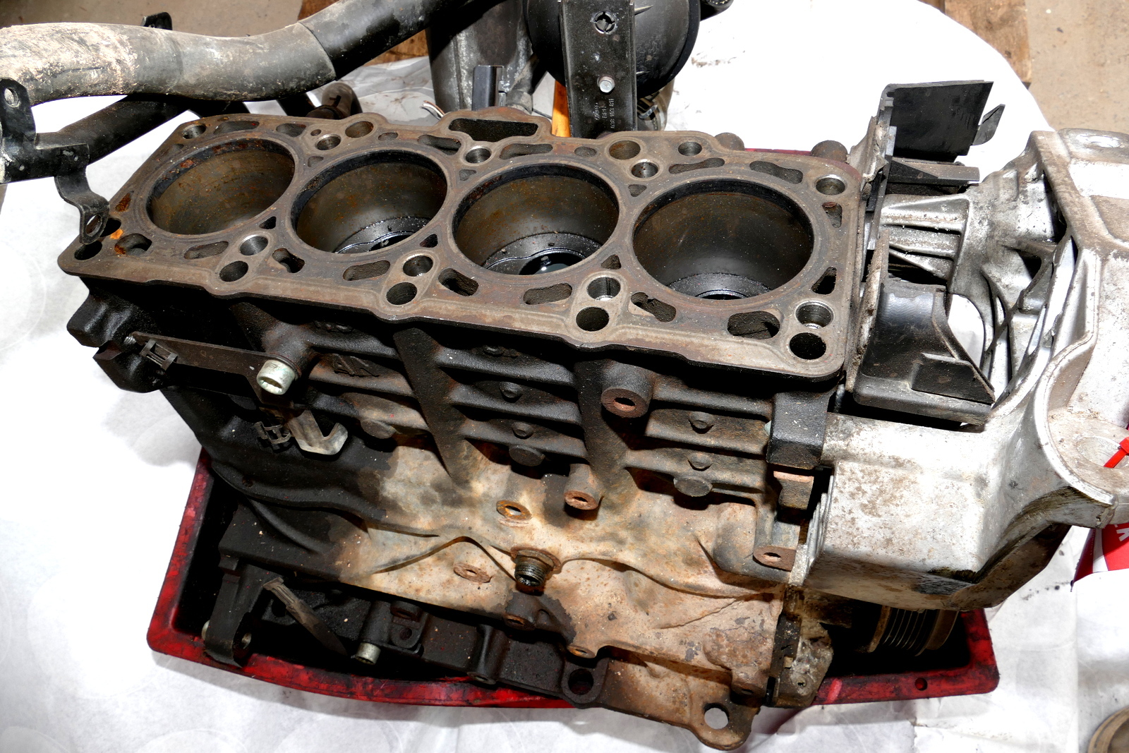 VW Golf 4 A4 8E Motor Block Motorblock 1,9 TDI 74kw 101PS 038103101S ...