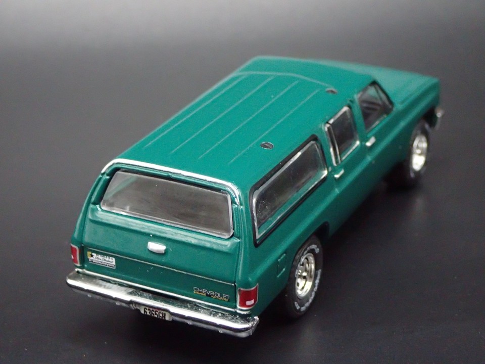 1973-1991 CHEVY CHEVROLET SUBURBAN GREEN 1:64 SCALE DIORAMA DIECAST ...