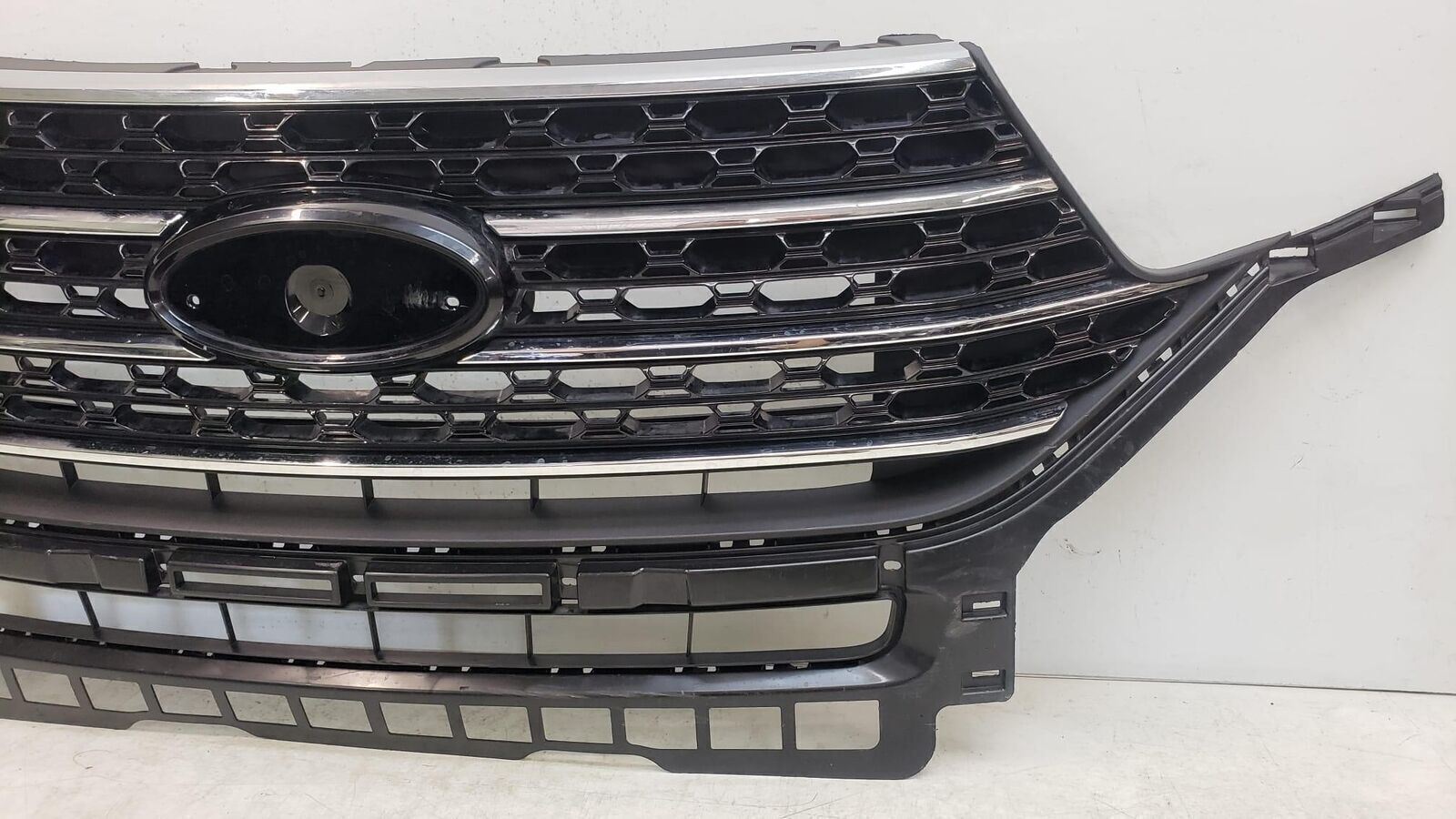 Ford Explorer XLT 2020–2023 Grille Grill Black Chrome OEM LB5B8150BBW ...