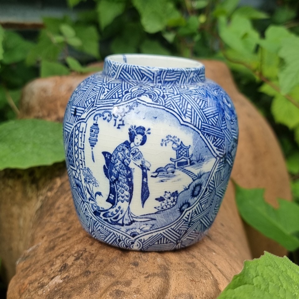 Blue & White Oriental Ginger Jar with Geisha Scenes Antique Chinese ...