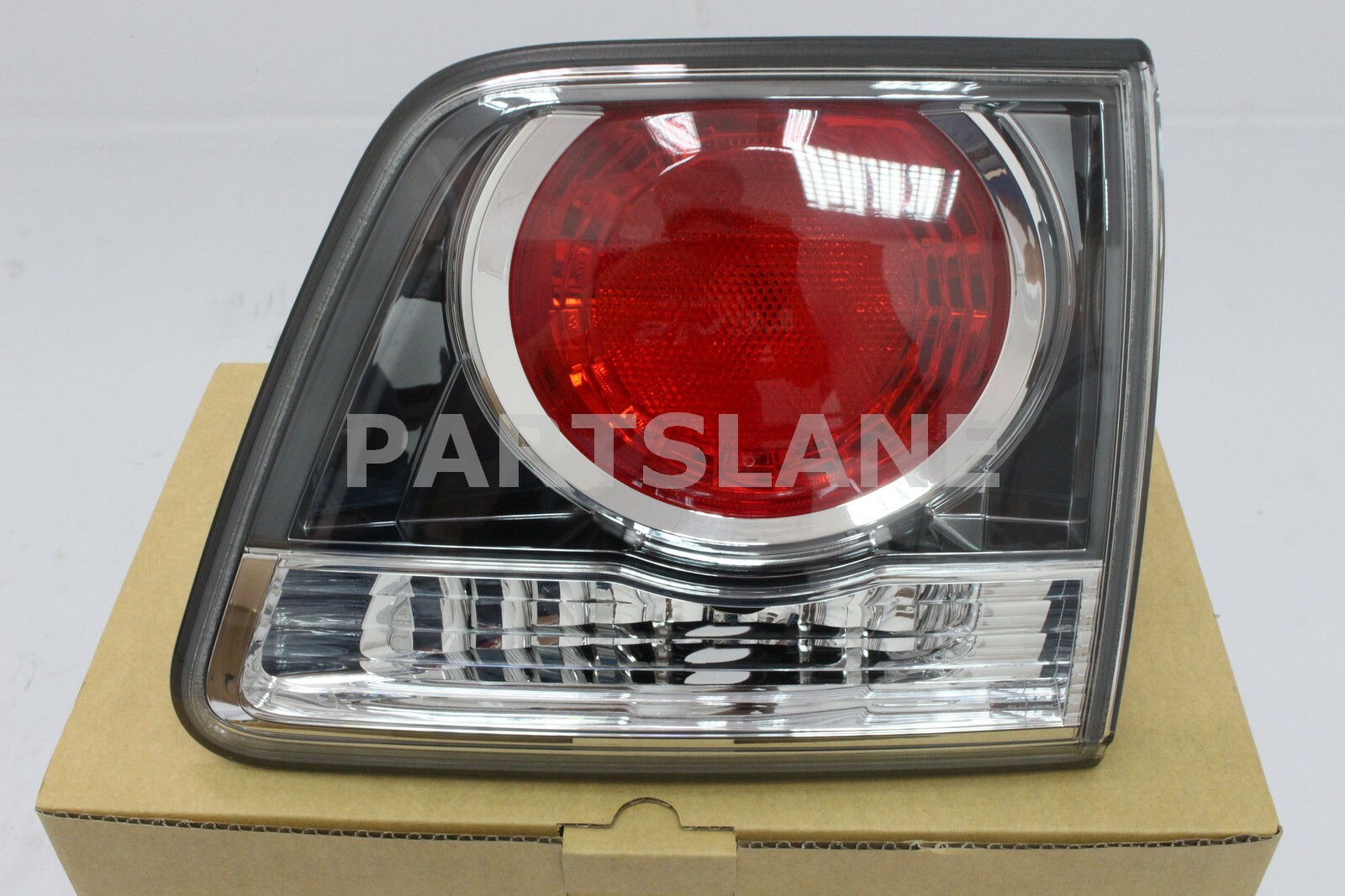 Toyota Fortuner GGN50 KUN51 OEM Rear Right RH Lamp Lens & Body 81581 ...