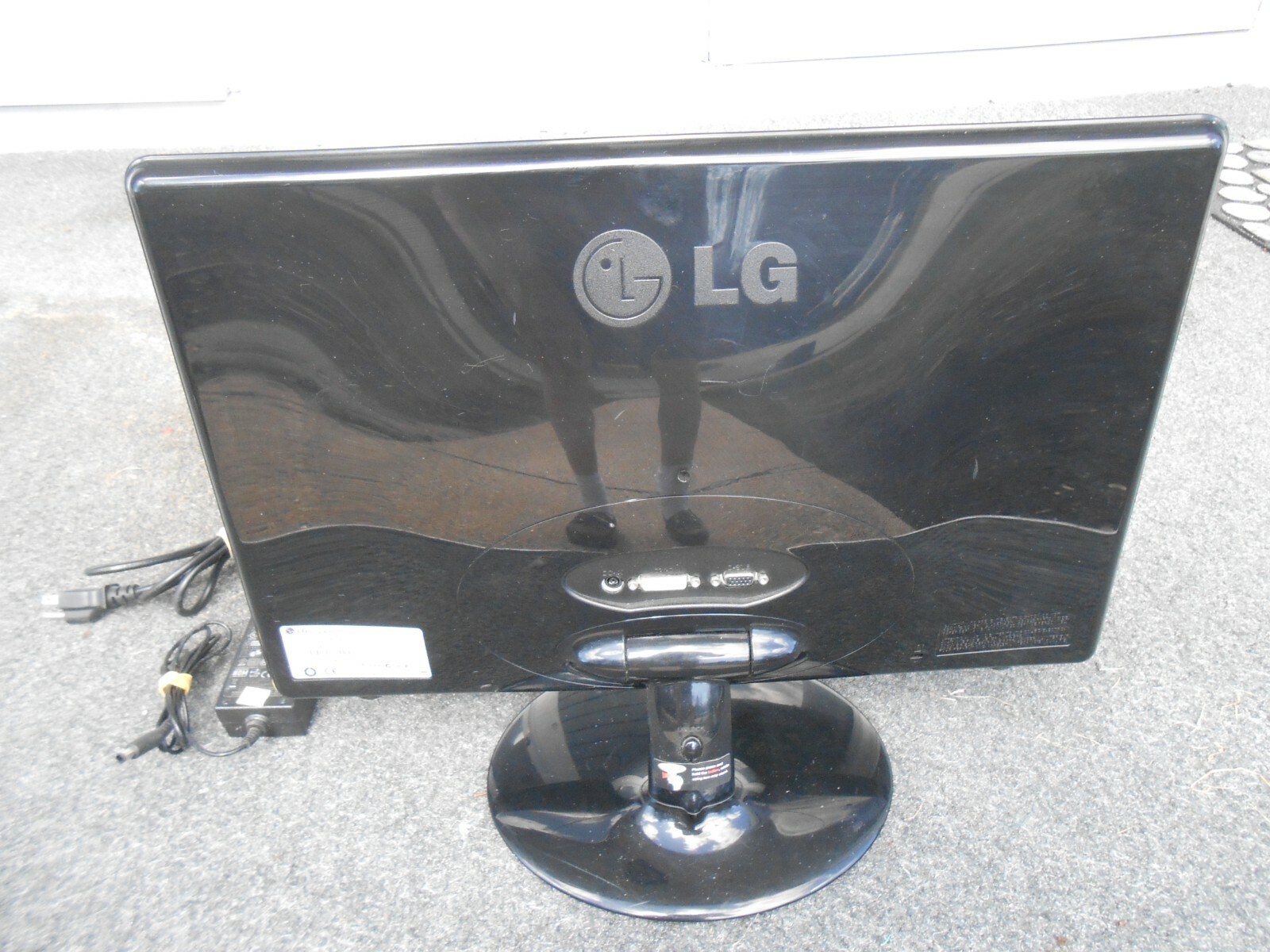 LG Flatron E2050T-SN 20'' LED Backlit LCD Monitor with Mega Contrast ...