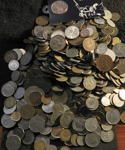 BULK WORLD COINS APPROXIMATELY 3 KILOS MANY HUNDREDS OF COINS