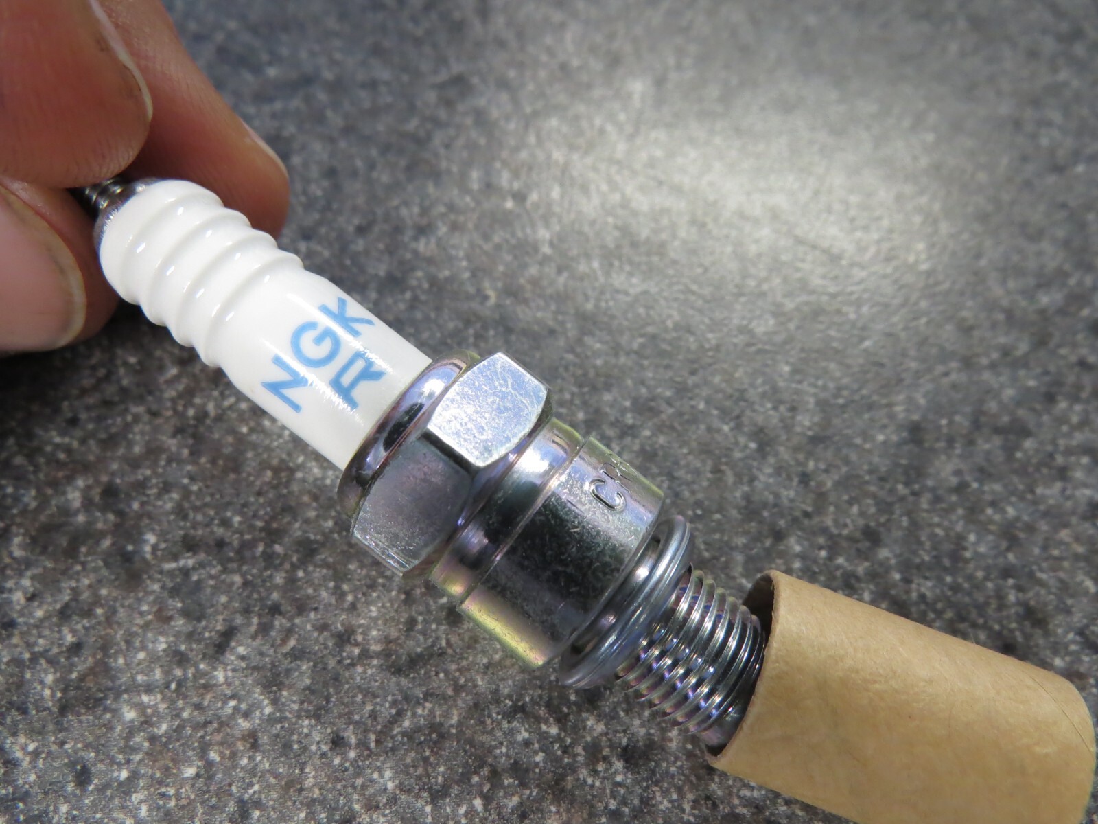 NOS Honda OEM Spark Plug CB125 82-83 CM250 XL50 82-85 Z50 CR6HS 98056 ...