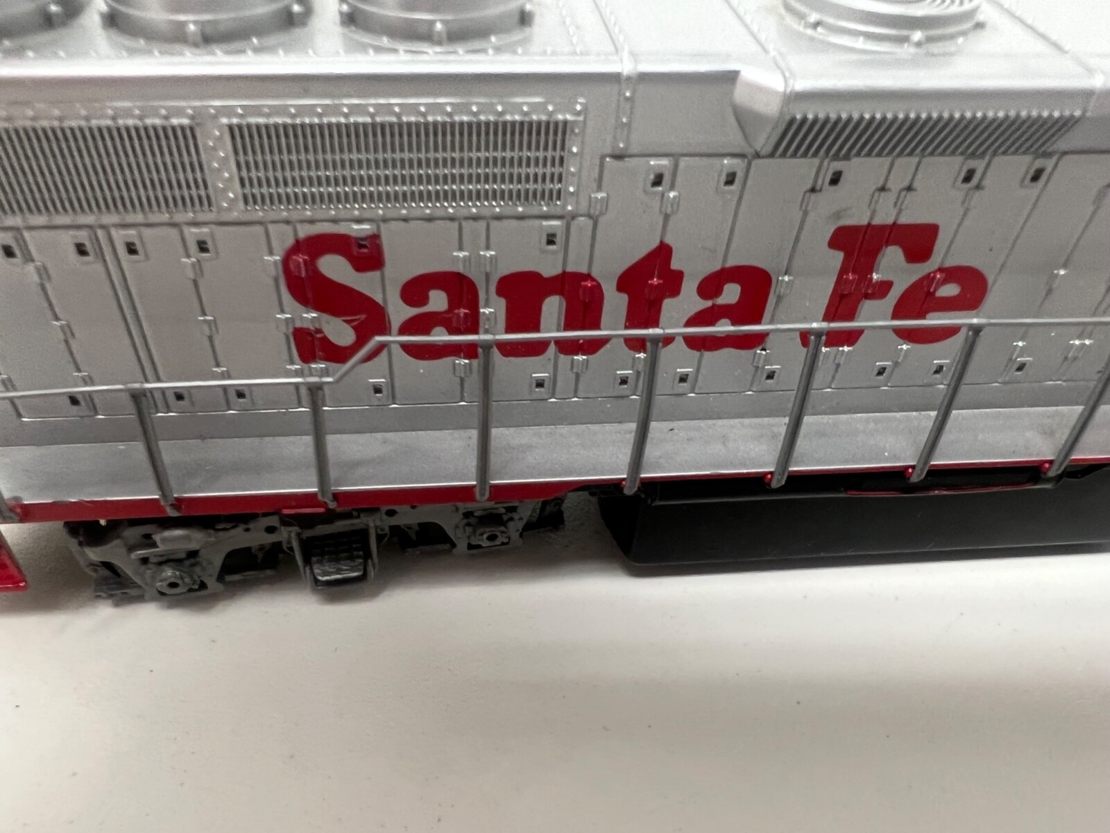 HO SCALE SANTA FE # 6067 GP-40 DIESEL LOCOMOTIVE | eBay