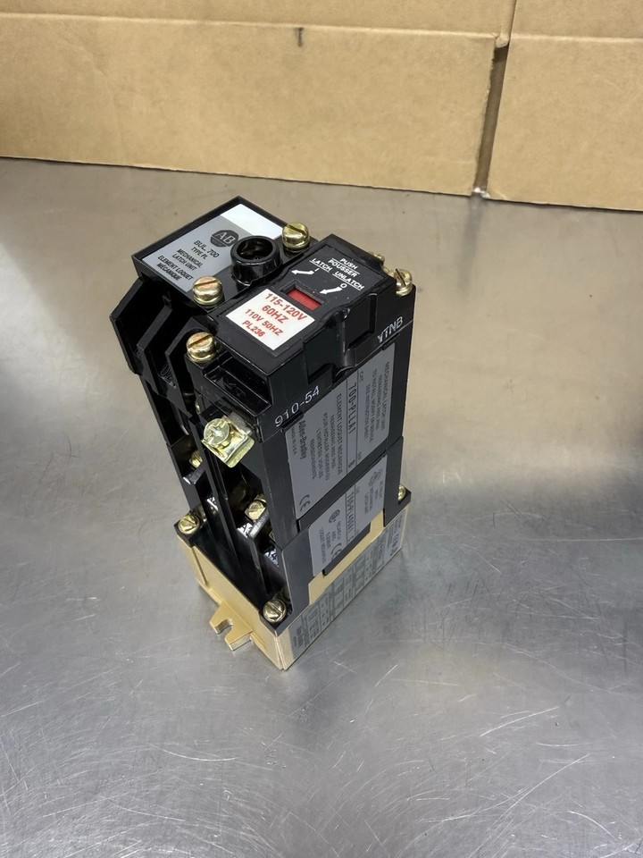 Allen Bradley 700-P400A1 Relay W/ 700-PLLA1 Mechanical Latch Unit New ...