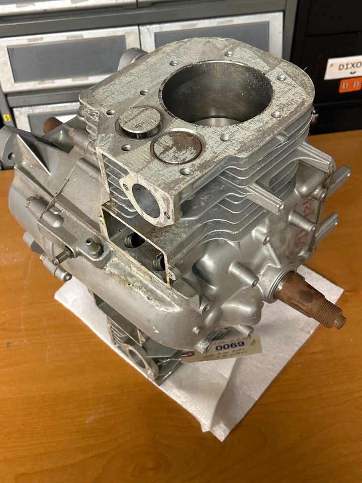 BRIGGS & STRATTON 18HP OPPOSED TWIN Short Block 395421 492102 Vertical Shaft | eBay