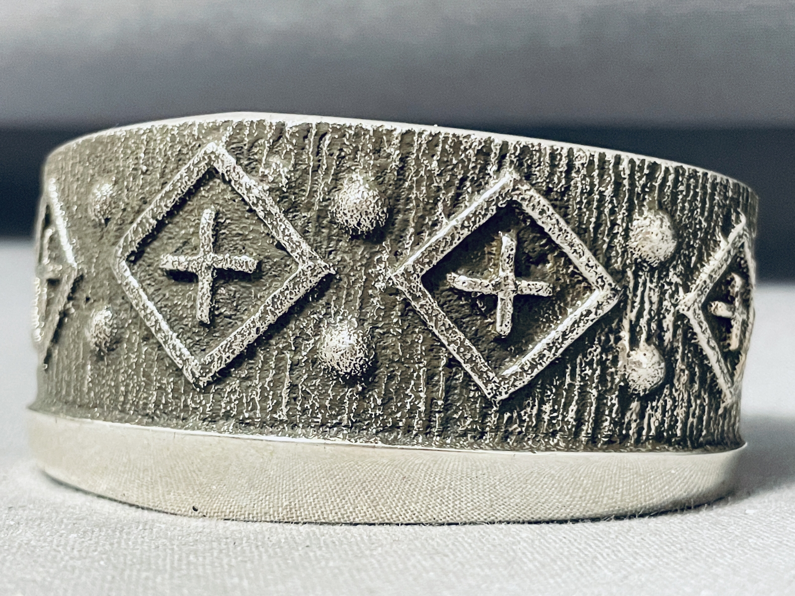 DRAMATIC NAVAJO 4 DIRECTIONS SYMBOLIC STERLING SILVER… - Gem