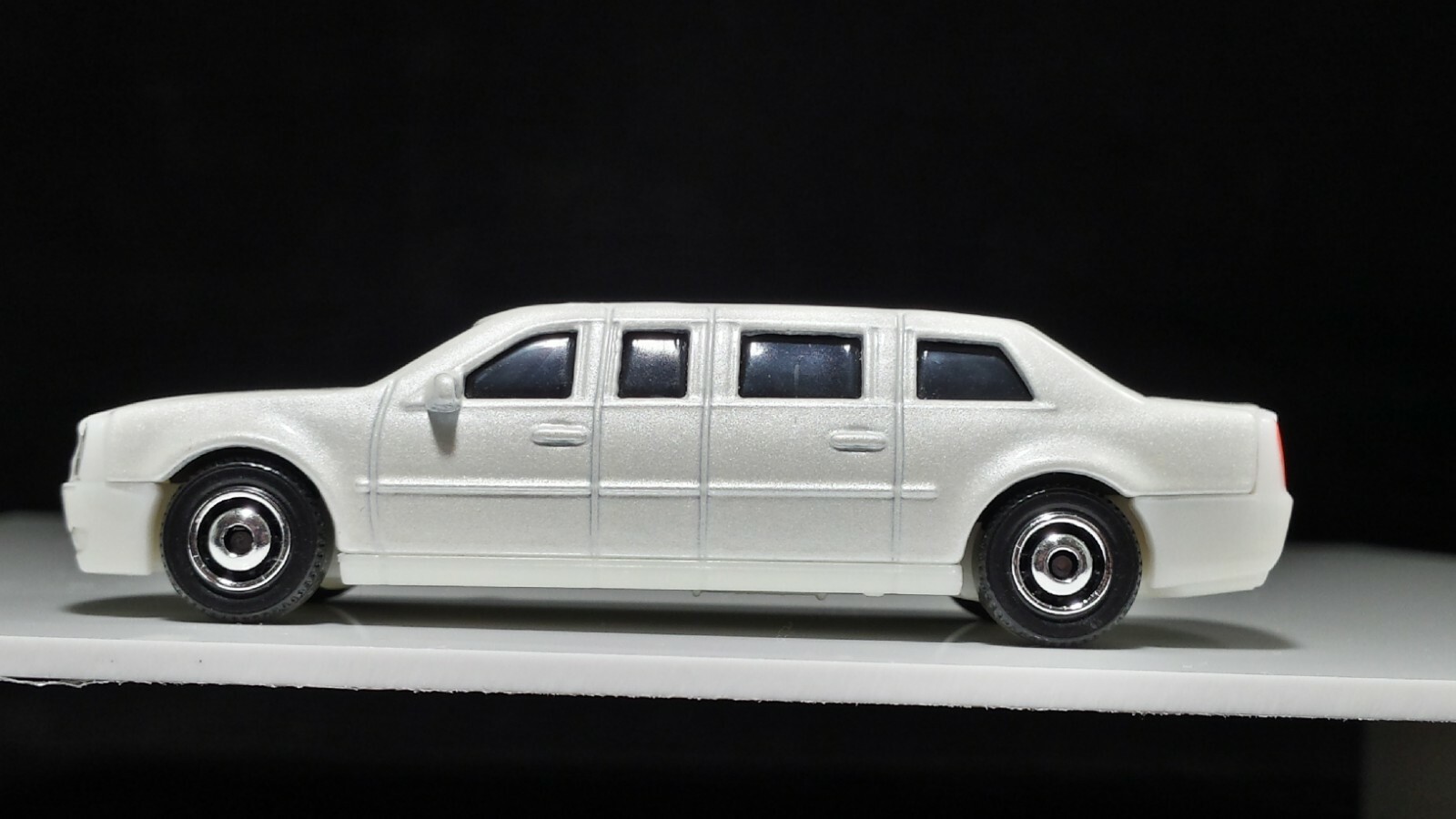 Cadillac One Limo Limousine 1:64 SCALE DIECAST COLLECTOR MODEL CAR ...