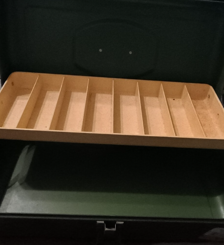 Vintage Victor Metal Tackle Box Green Fixed Tray – AI Co USA – Fishing ...
