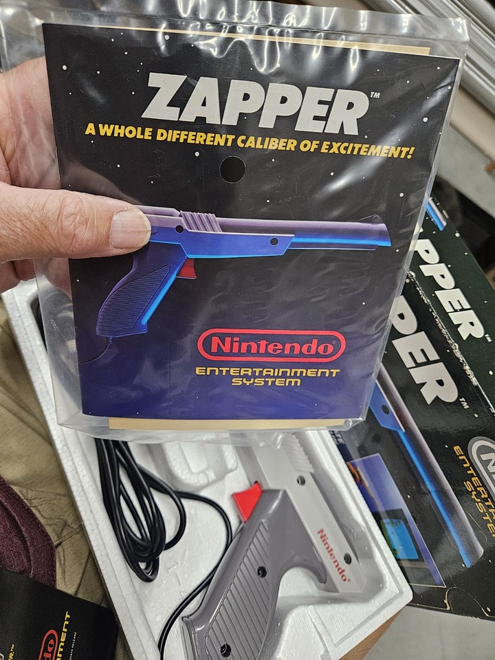 Nintendo Entertainment System NES Zapper Gun Grey 1989 MIB Looks Unused ...