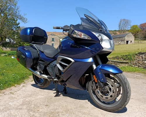 2013 TRIUMPH TROPHY 1215 only 45594 mls FULL SERVICE HISTORY TOP CASE ...