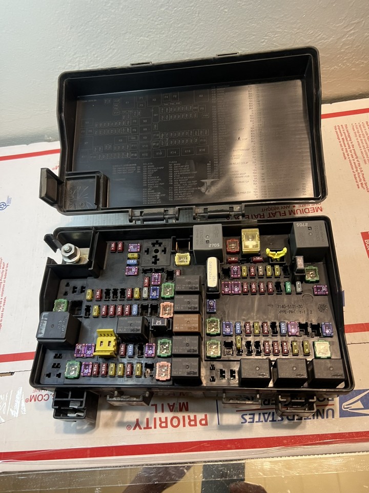 2020 - 2021 DODGE Ram 2500 6.4L Fusebox Fuse Box Relay Module Tipm ...
