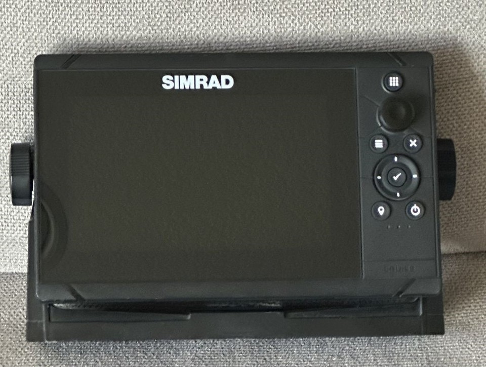 Simrad Cruise 7 7" Color GPS Chartplotter & Fishfinder Combination Unit ...