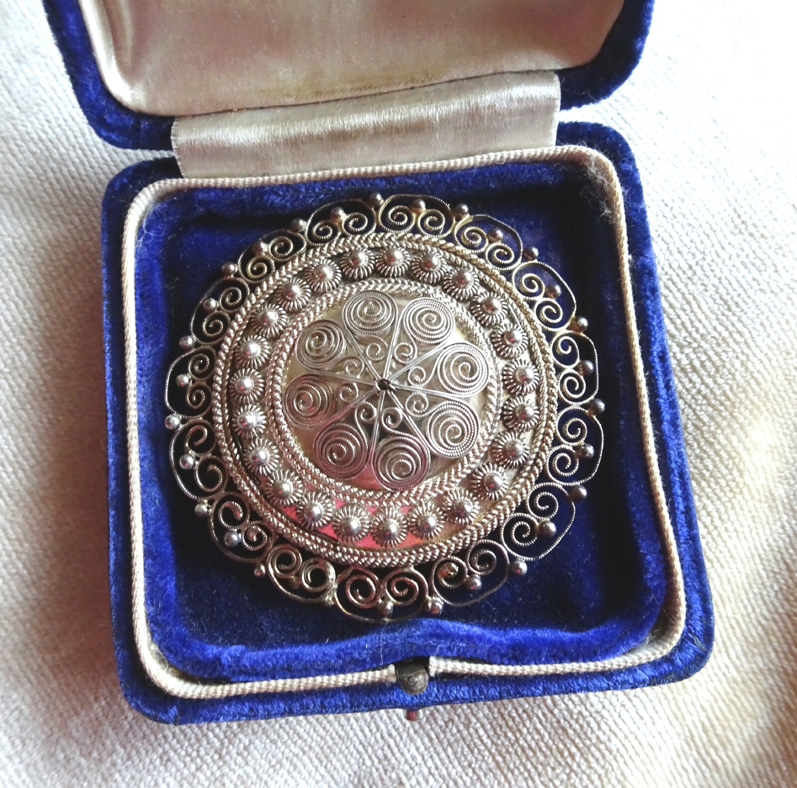 Antique Silver Filigree Round Circle Pin Brooch - Gem