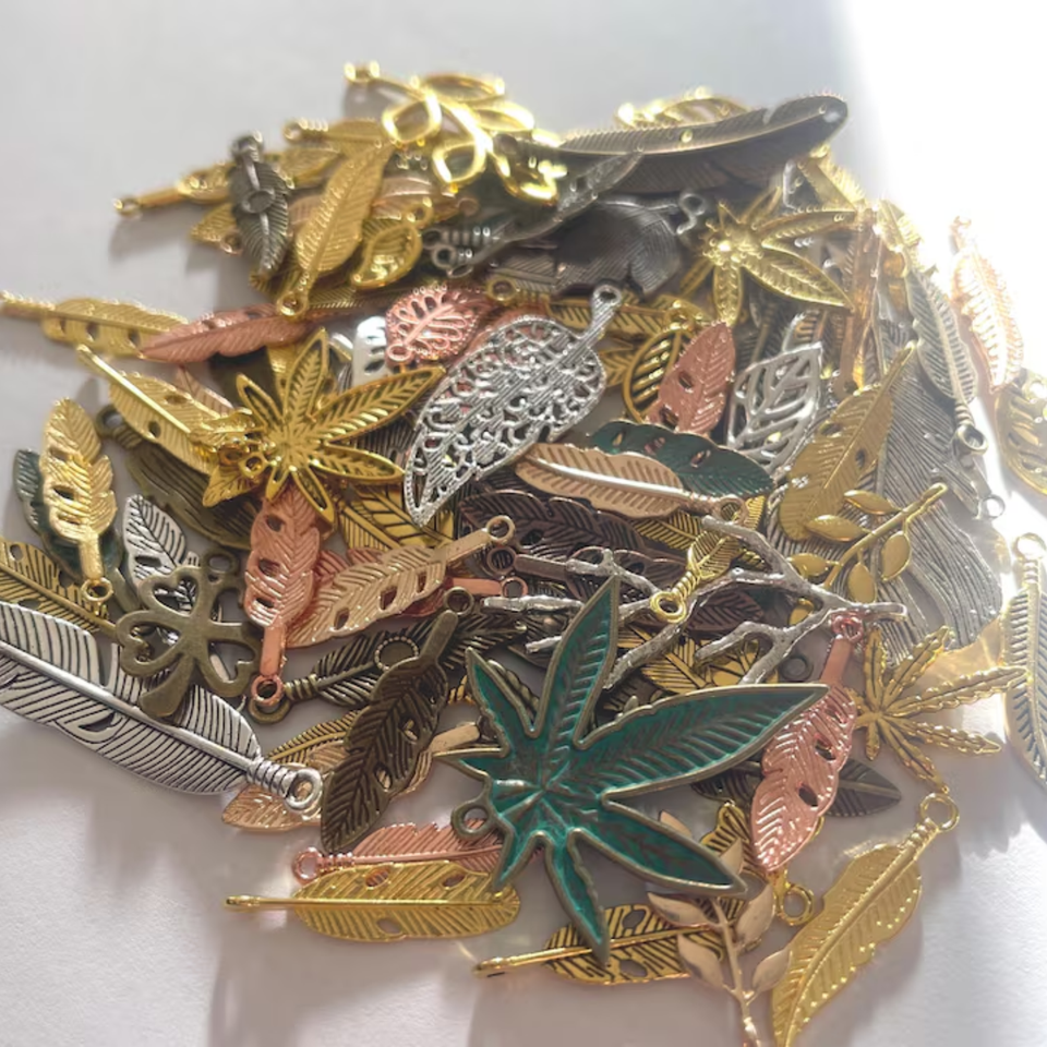 20 MIied Feather pendants Gold, Silver Copper Charms Jewellery Making ...