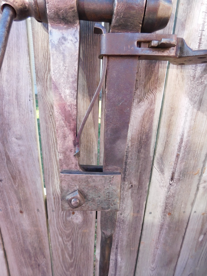 Vintage Blacksmith Post Leg Vise 35 lbs. 4" Jaws 41 1/2" tall NICE | eBay