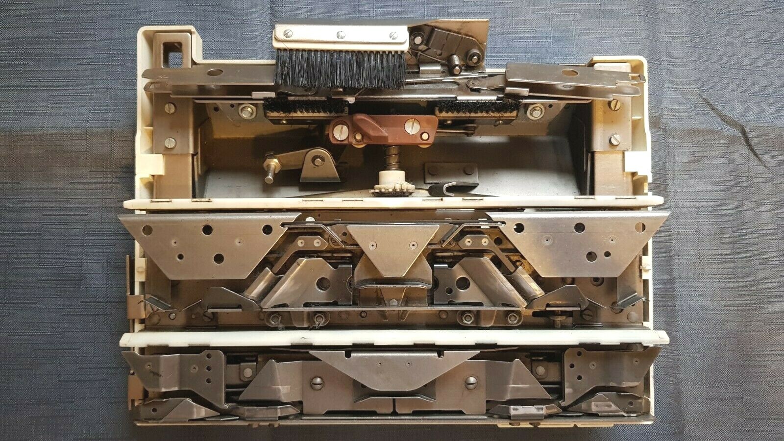 RARE PASSAP ELECTRONIC KNITTING MACHINE E6000 REPLACEMENT BACK LOCK ...