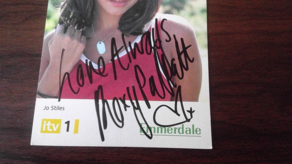Roxanne Roxy Pallett as Jo Stiles in Emmerdale Original Hand Signed ...