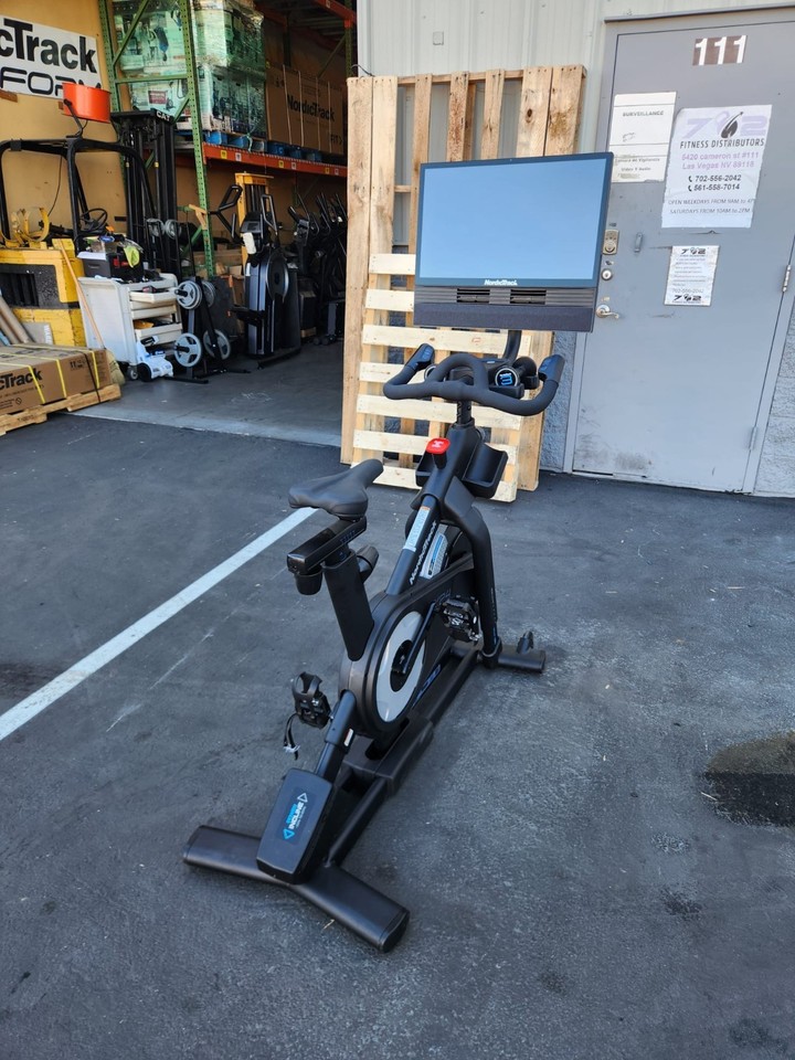 NordicTrack Bike x24 Touchscreen iFit Incline NTEX02425 / Incline ...