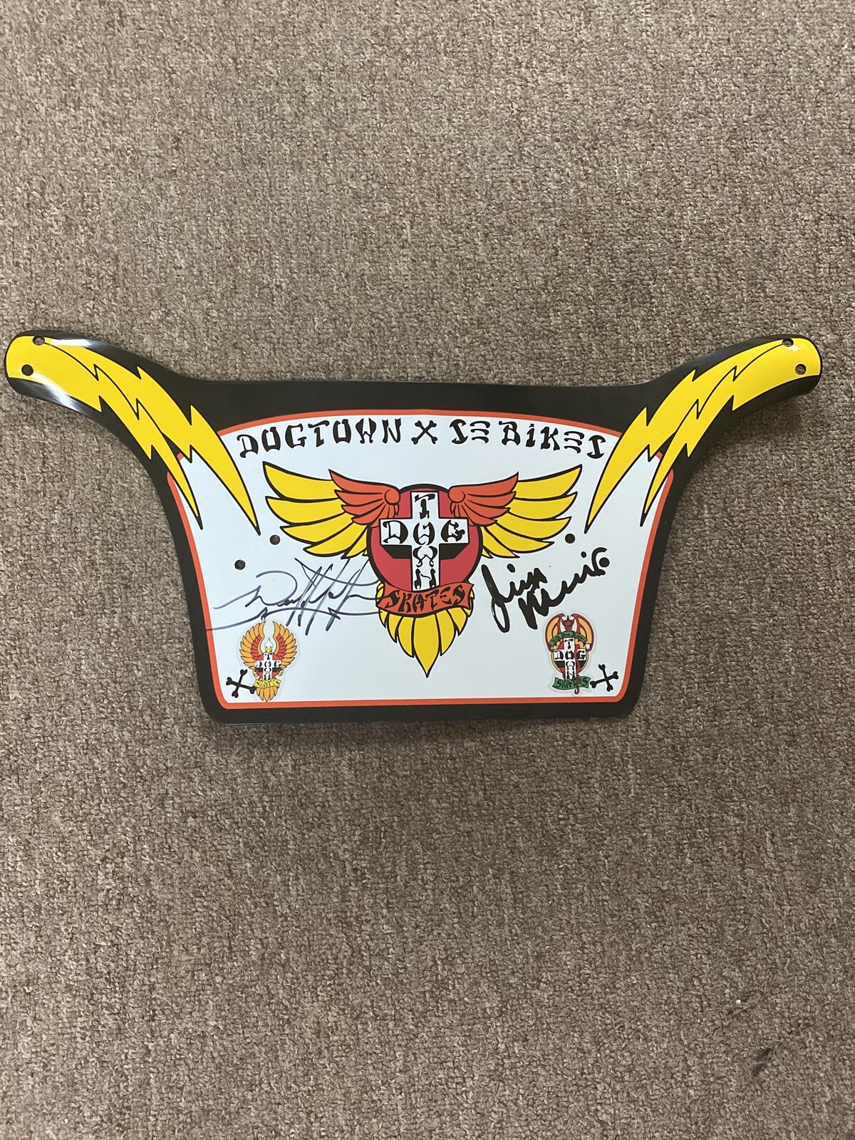SE/DOGTOWN One Of A Kind Autographed Wings number Plate Wes Humpston ...