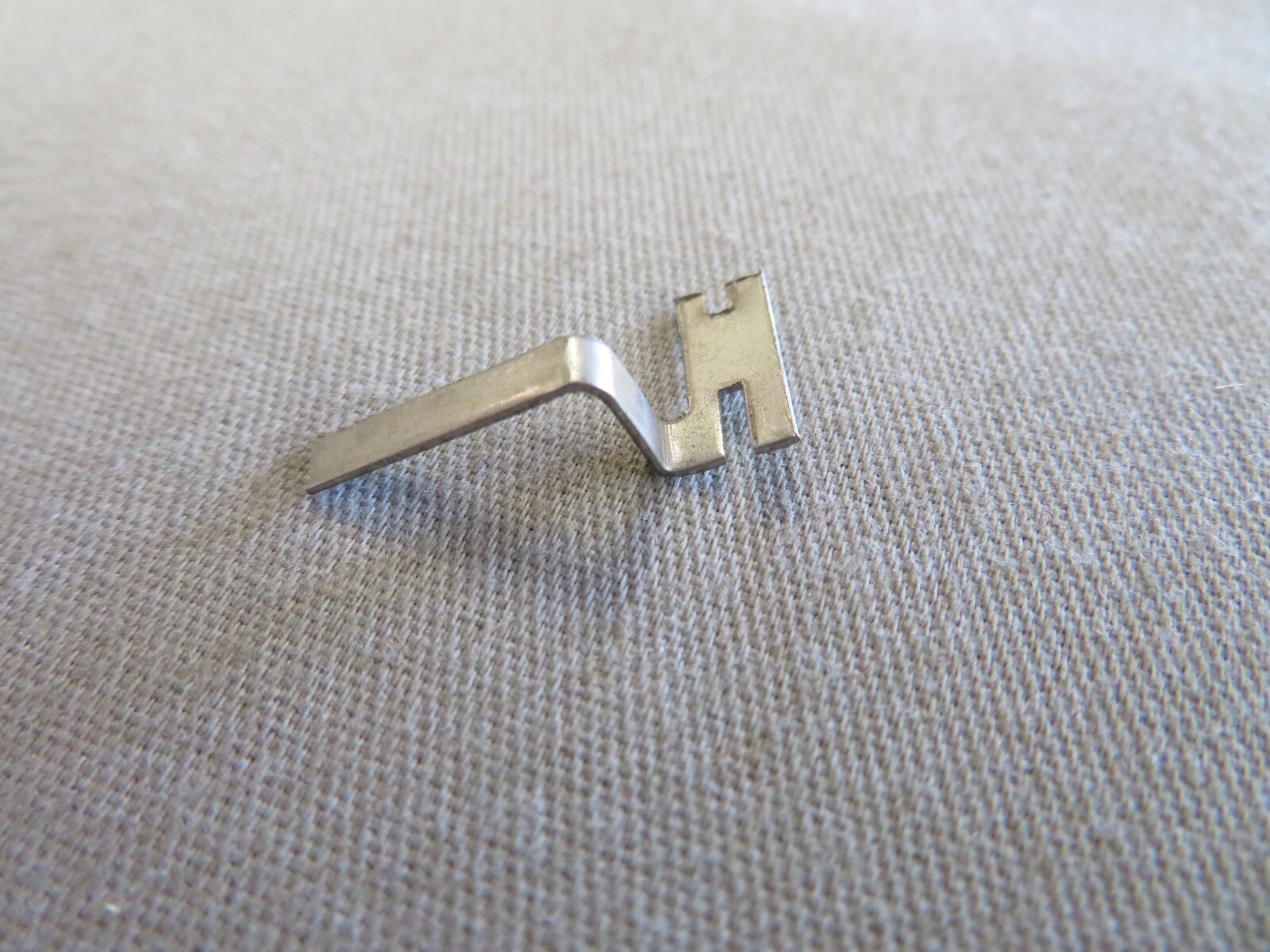 Cessna Aircraft Clip, P/N 1270695-2 (SMA) New Surplus | eBay