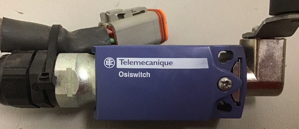 Telemecanique ZCD39 Osiswitch Limit Switch W/ ZCY500 Operating Lever ...
